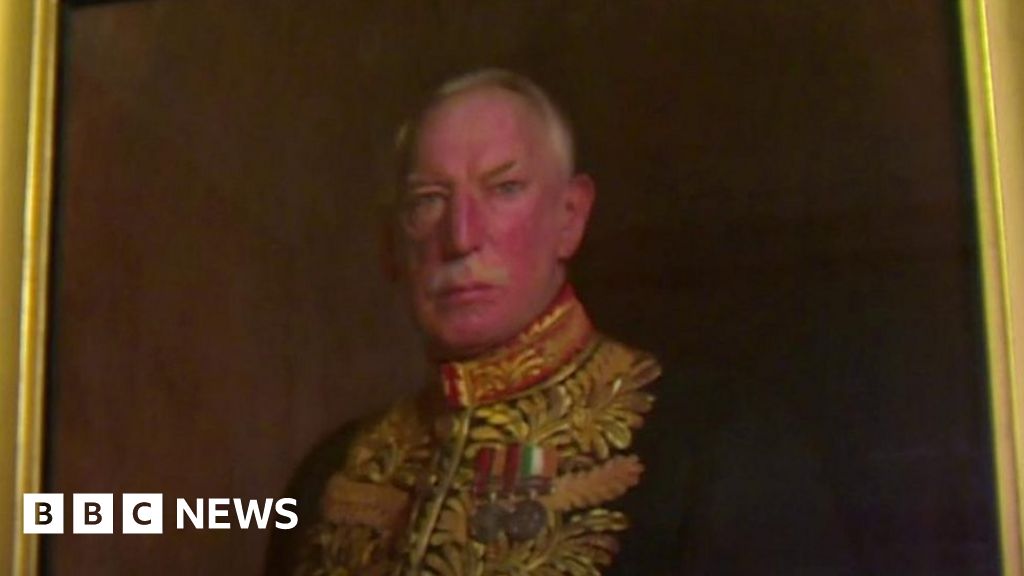 Michael Collins and Sir James Craig share the walls of Stormont - BBC News