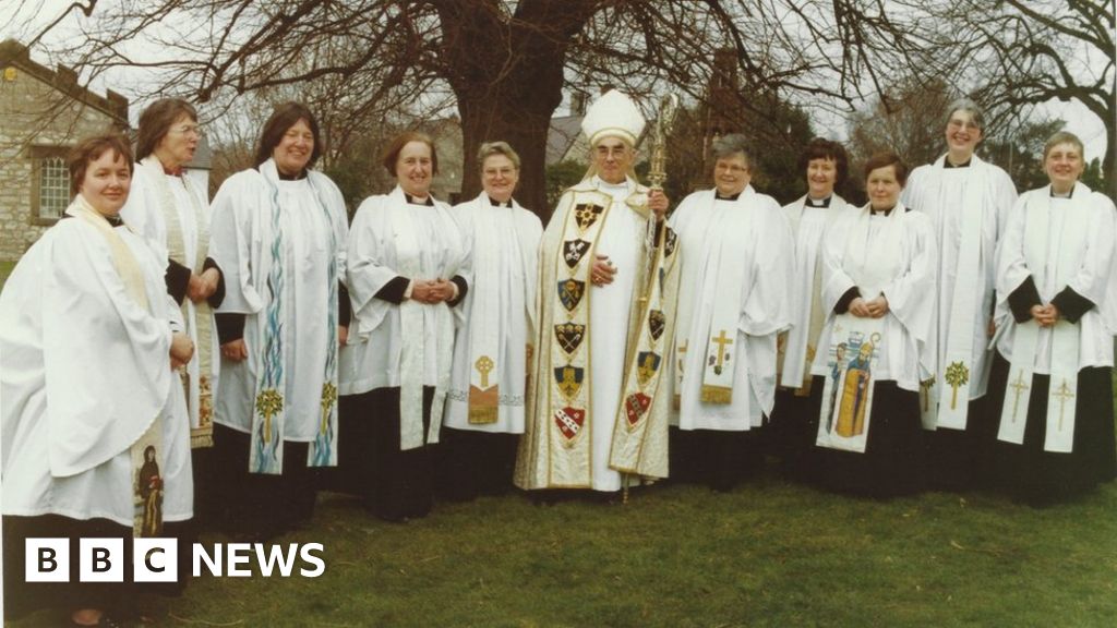 Women priests to celebrate 20 years since first ordinations - BBC News