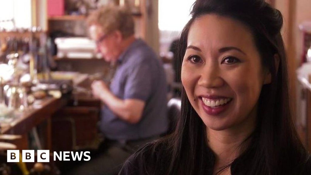 Artists need to be commercial too - BBC News