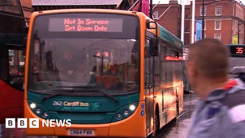 Cardiff Bus strike talks with Unite end in deadlock - BBC News