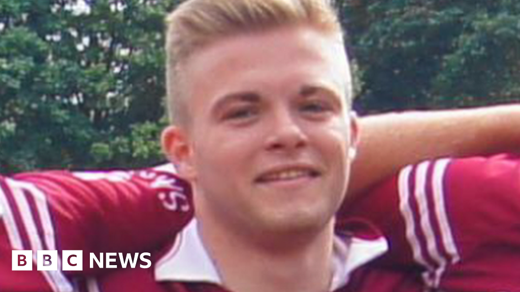 Joseph Deacy murder inquiry: St Albans family call for justice - BBC News