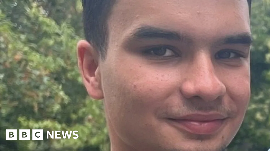 Slough stabbing victim made knife crime plea months before death - BBC News