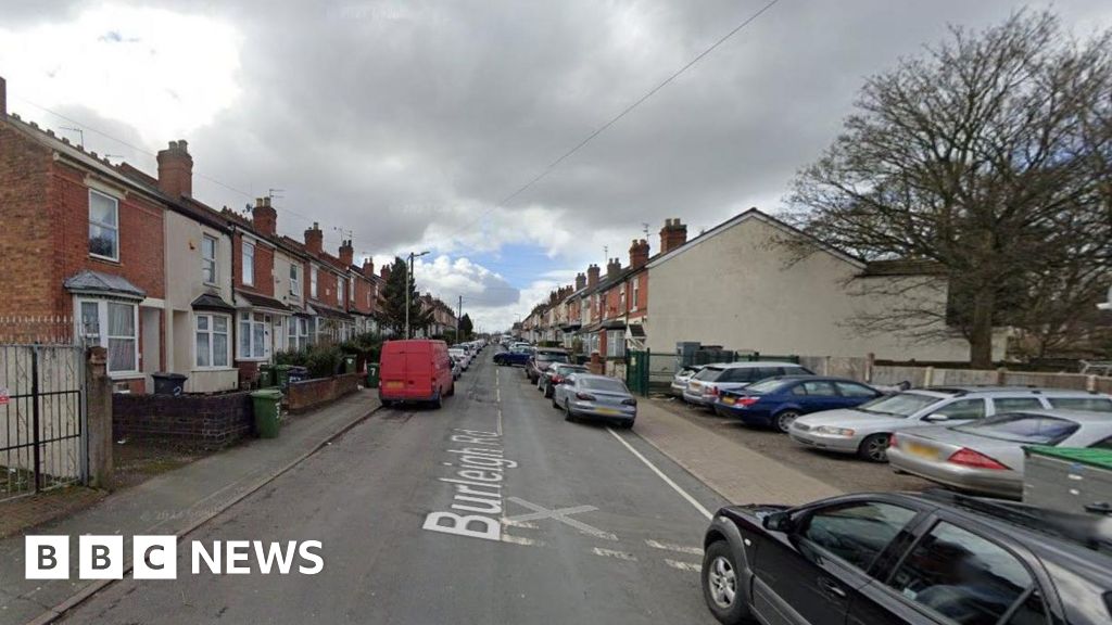 Wolverhampton: Man seriously hurt in suspected hit-and-run - BBC News