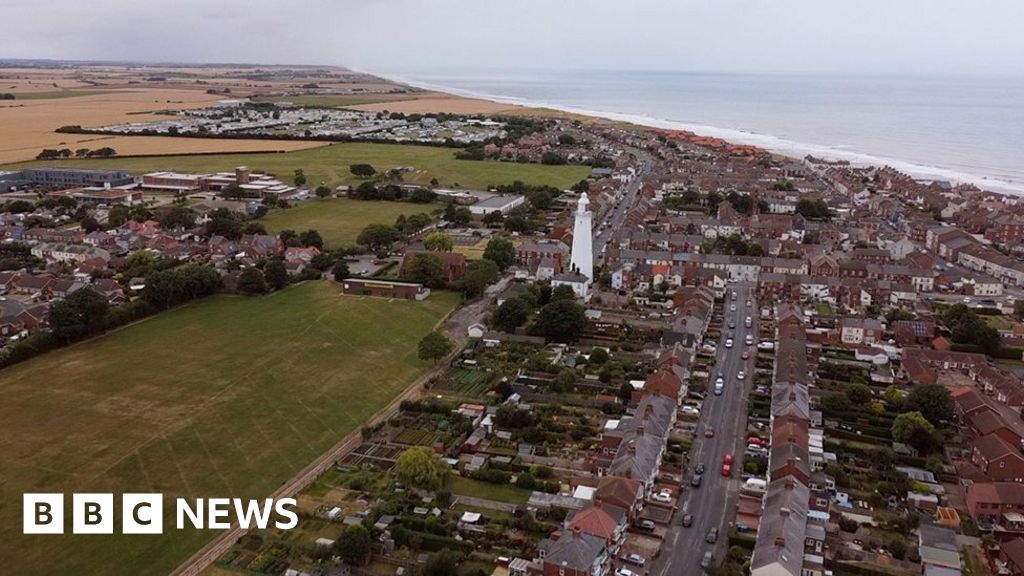 Withernsea Lighthouse shines light on town's history - BBC News