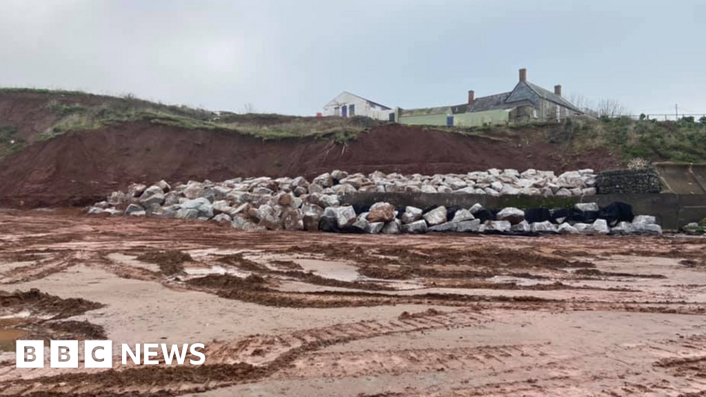 Work on 'vital' Somerset coast road at Watchet approved - BBC News