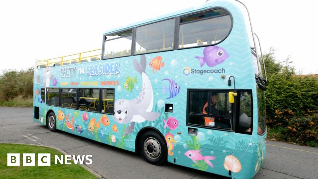 Skegness 'character' buses return for summer - BBC News