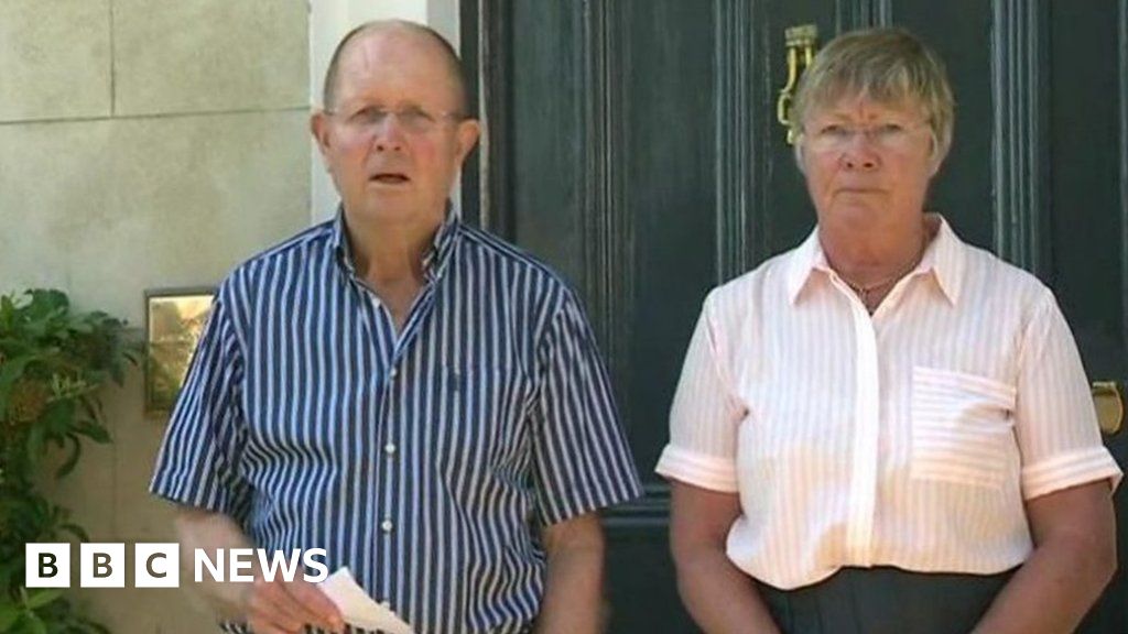 Gosport hospital deaths: Dr Jane Barton 'did her best' - BBC News
