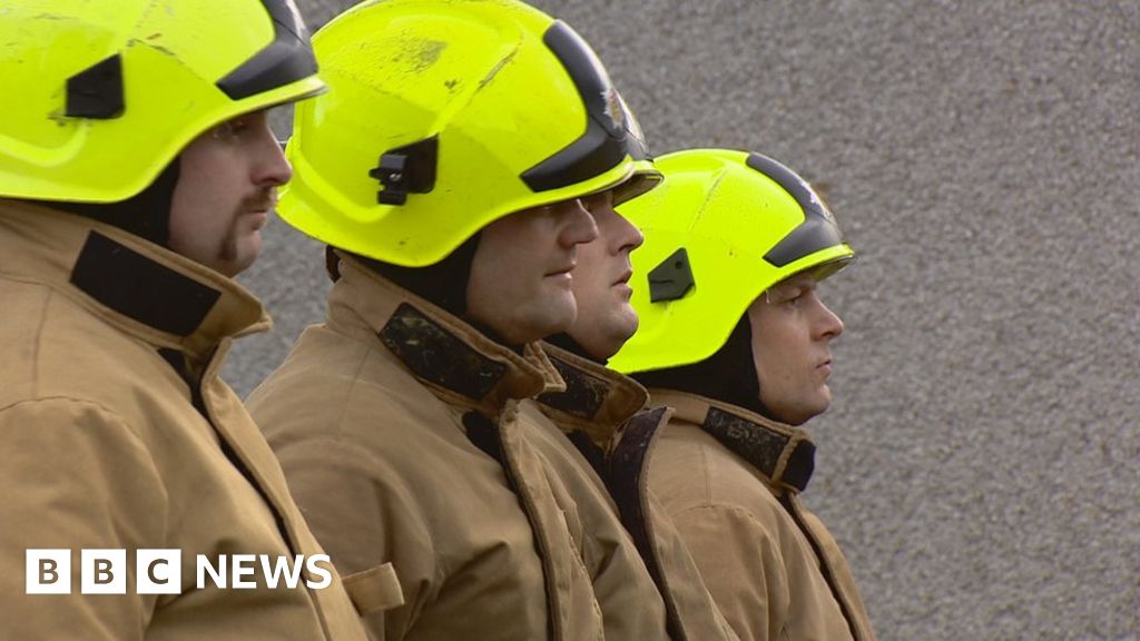 'No confidence' vote on Scotland's fire chief - BBC News