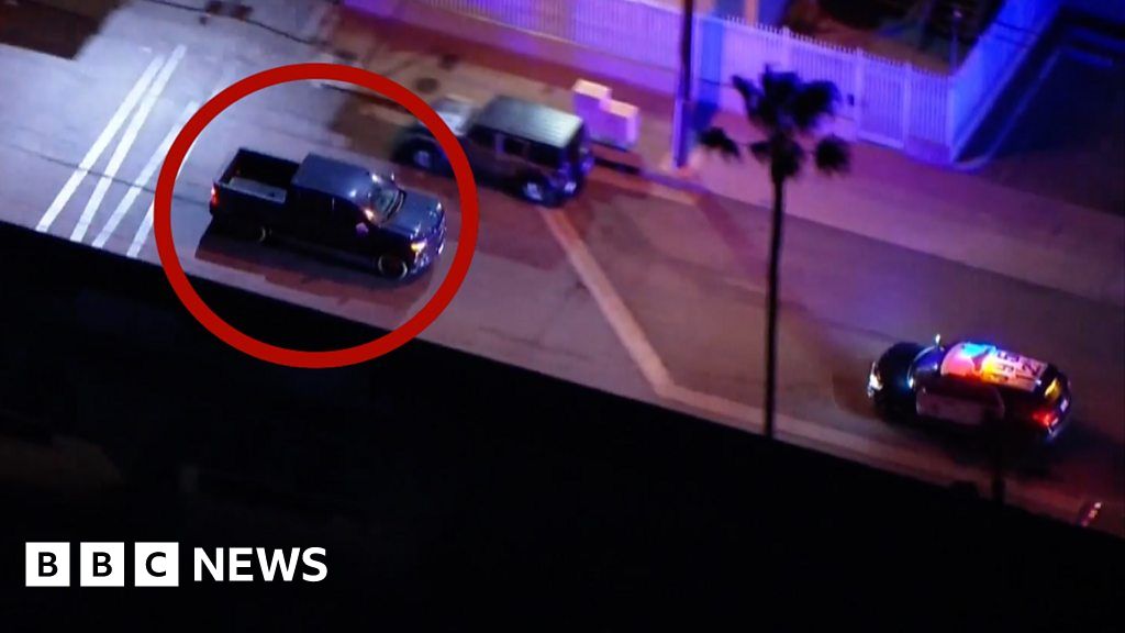 Stolen truck leads police on backward car chase - BBC News