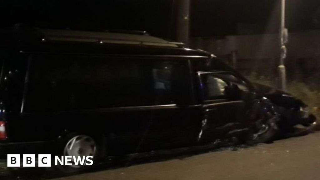 Second man jailed over Nottinghamshire stolen hearse crash - BBC News