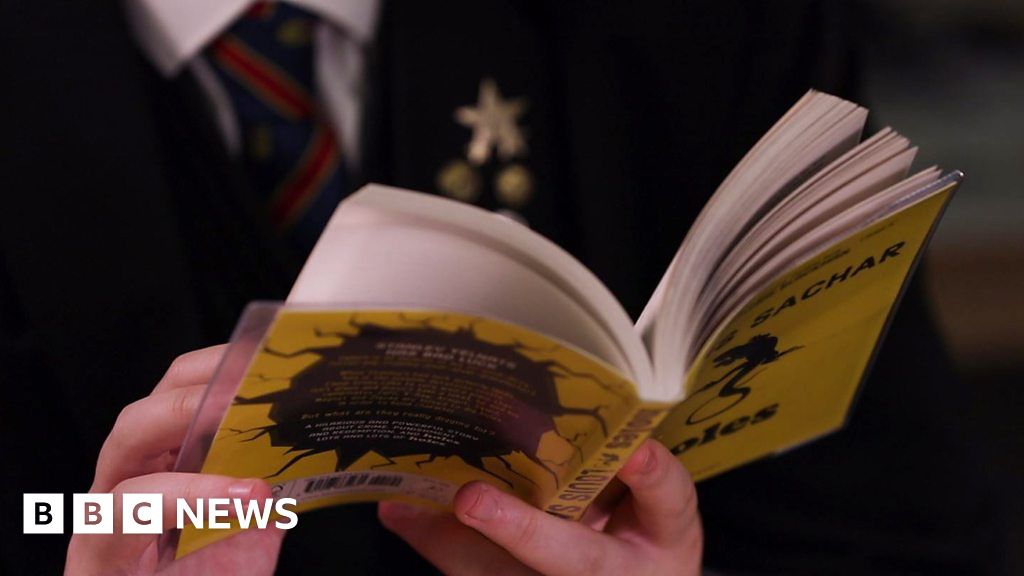 Book Week NI: Young Reporters talk about their favourite books - BBC News