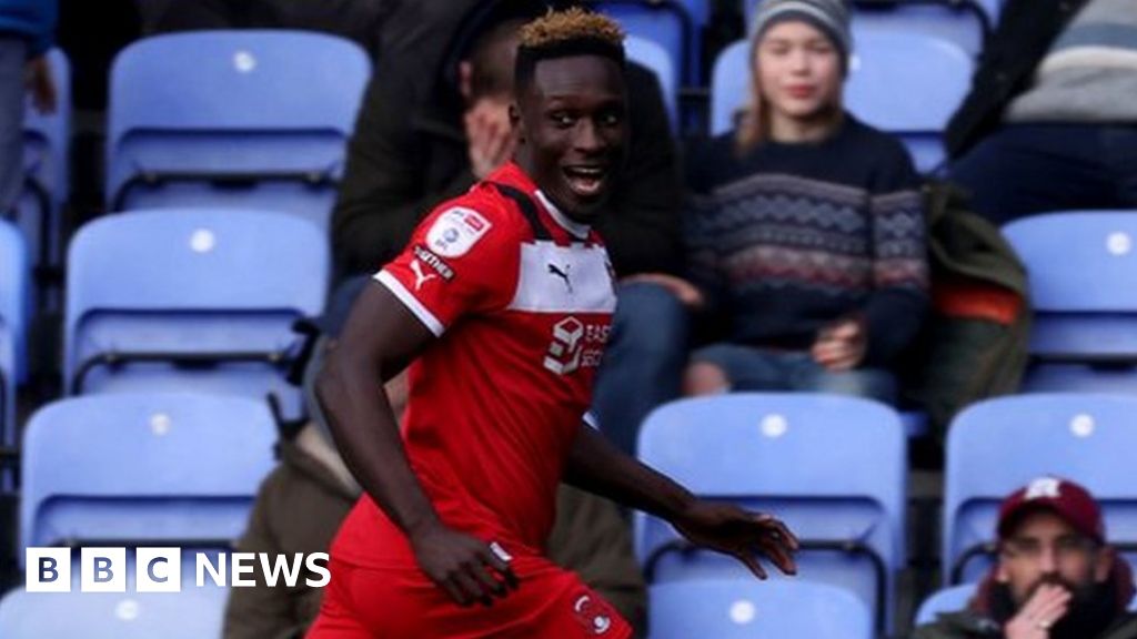 Reading and Leyton Orient condemn racist abuse towards Dan Agyei - BBC News