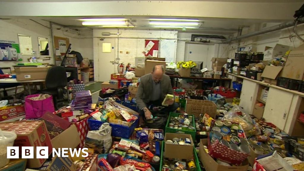 Newcastle homeless charity throws party on Christmas Day - BBC News