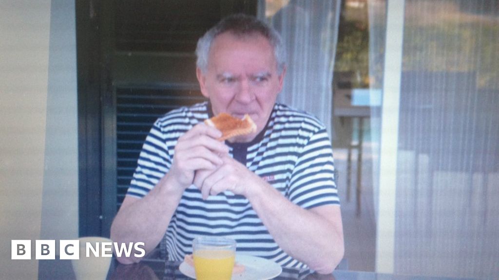 Two admit causing Anglesey cyclist Robert Llewellyn's death - BBC News