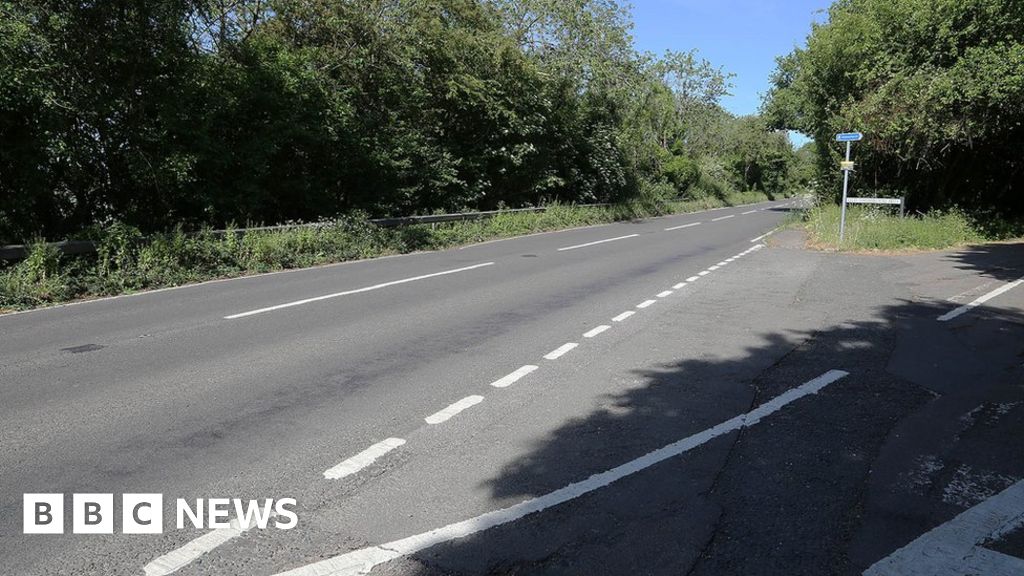 Two cyclists killed in High Wycombe car collision - BBC News