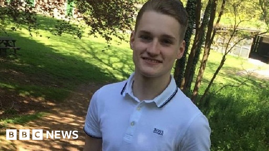 Tributes after Essex teenager Aidan Stevens' Croatia death - BBC News