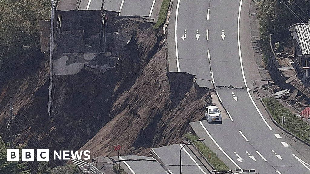 Japan earthquake: Rescuers in 'race against time' as storm hits - BBC News