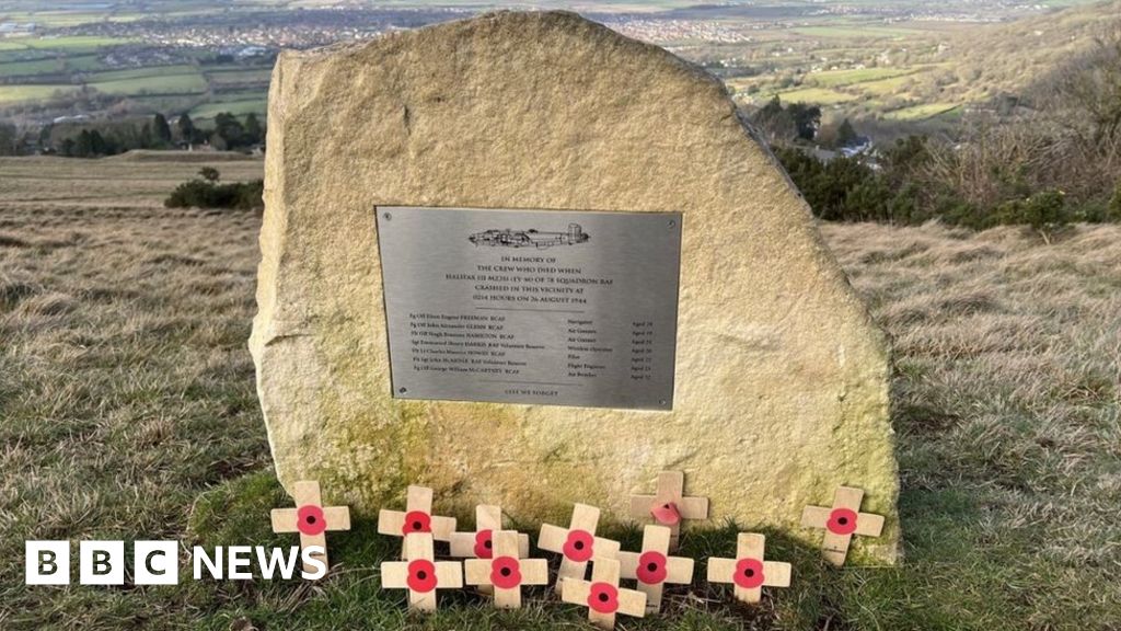 Cleeve Hill locals recall "tragic" Halifax bomber crash - BBC News