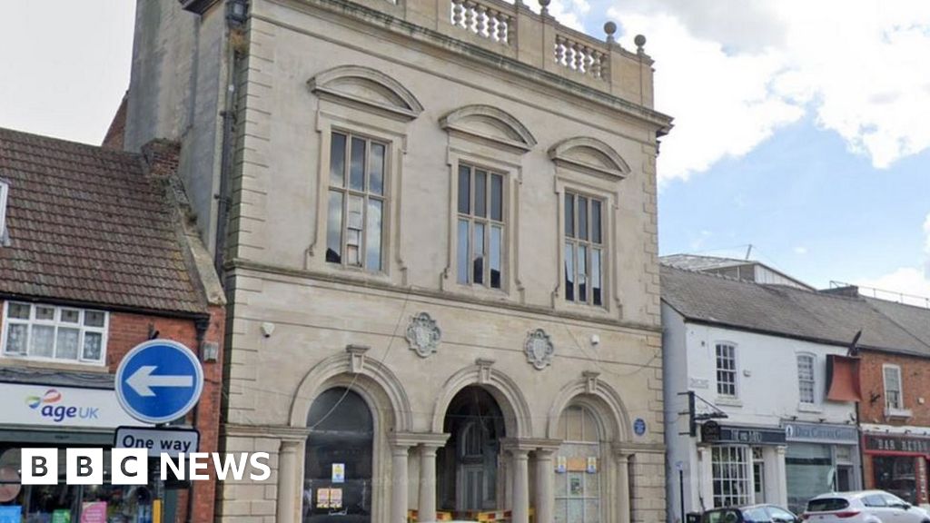 Grantham: 'At-risk' shop fronts get £400,000 makeover