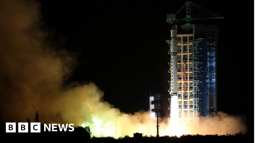 China launches quantum-enabled satellite Micius - BBC News