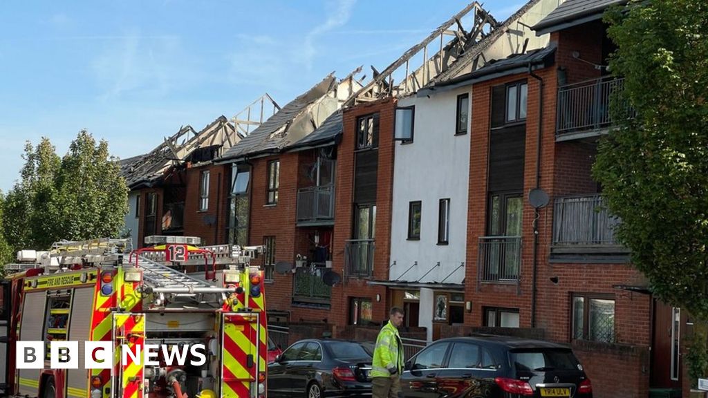Basingstoke: Fire damages building in Oakridge Road