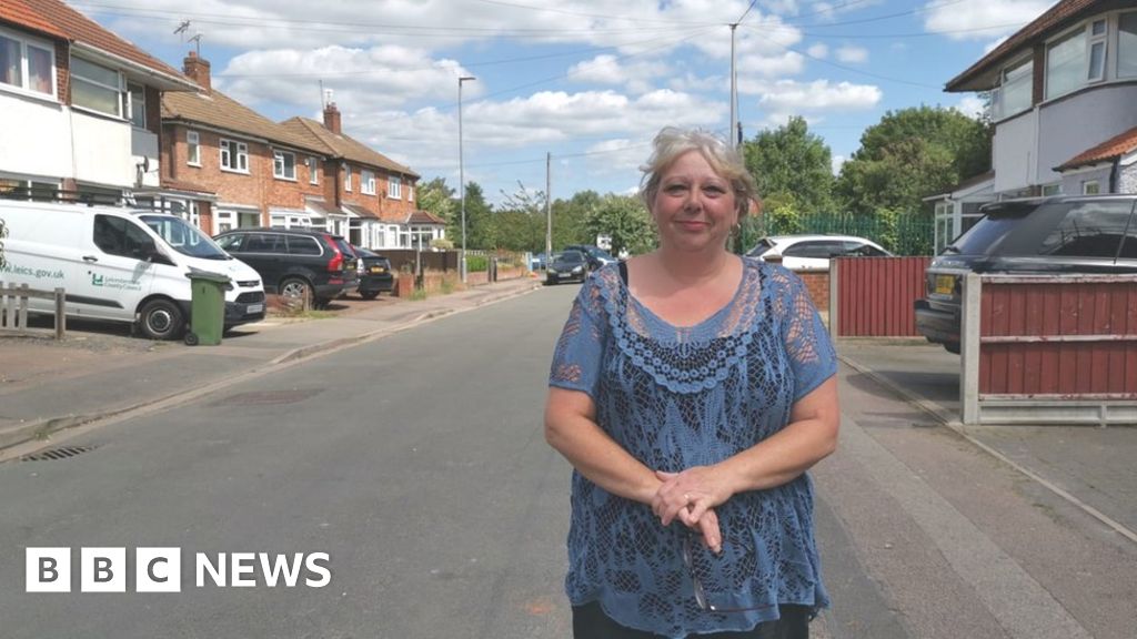 Leicester lockdown: 'I needn't have cancelled our holiday' - BBC News