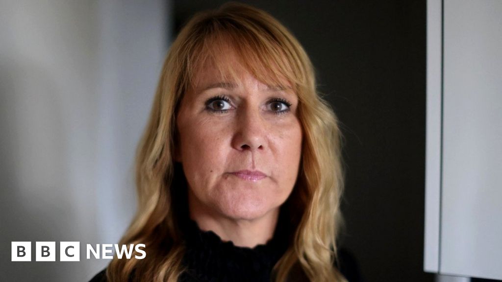 Eljamel: Disgraced surgeon's patients demand public inquiry - BBC News