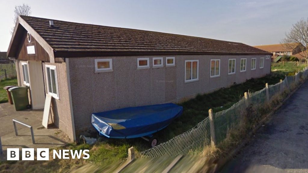 Weymouth air scout group secures £870k for new hall - BBC News