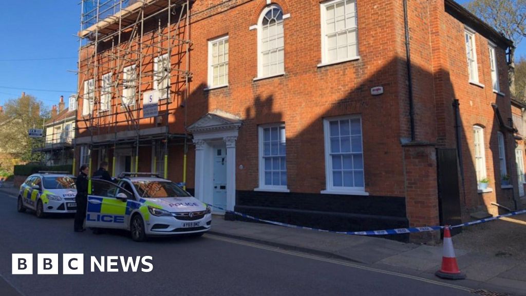Man and woman found dead at house in Woodbridge - BBC News