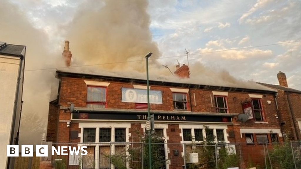 New Basford: Six fire engines tackle blaze at empty pub