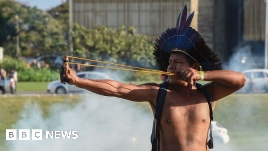 Brazil indigenous groups clash with police in Brasilia - BBC News