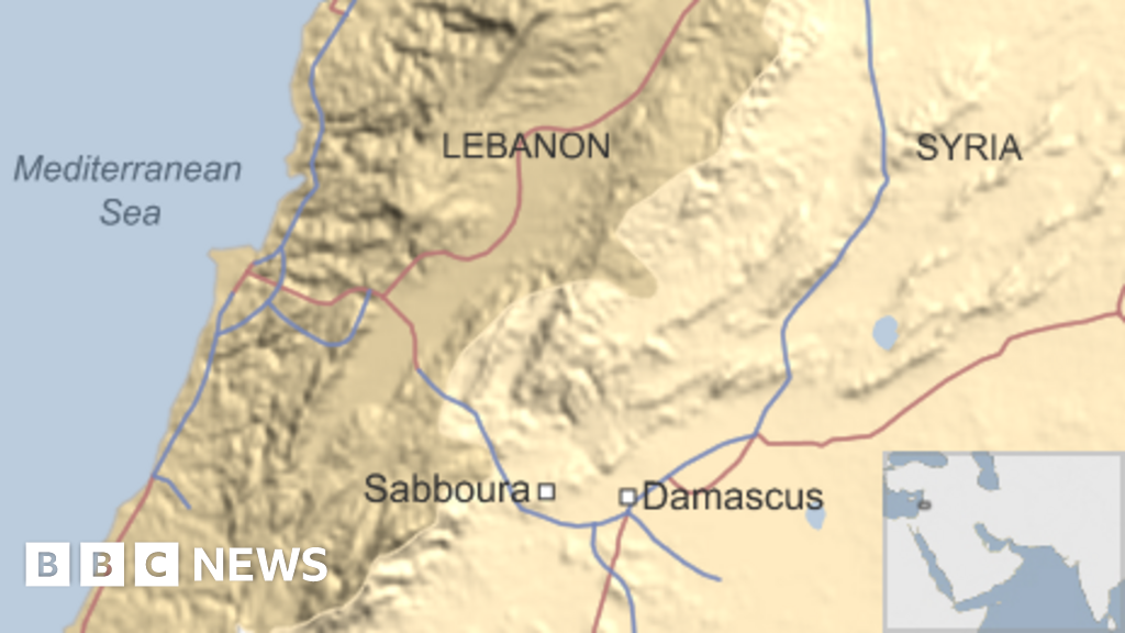 Syria conflict: 'Israeli jets' strike outside Damascus - BBC News