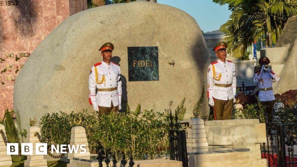 Fidel Castro's ashes buried in Santiago de Cuba - BBC News