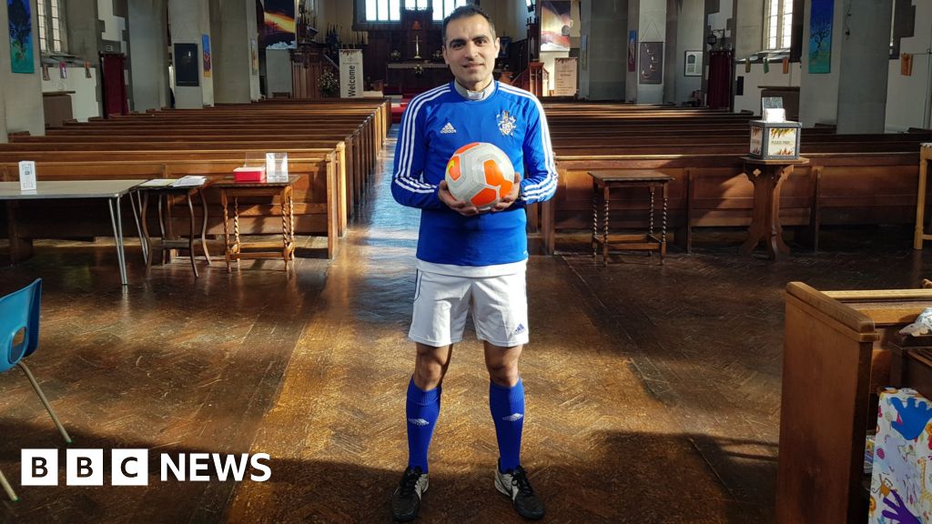 Sunderland vicar forms first Church of England football team - BBC News