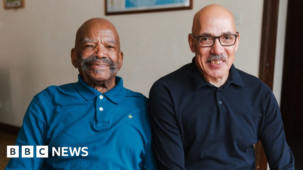 Leeds exhibition opens honouring Jamaican World War Two veterans - BBC News