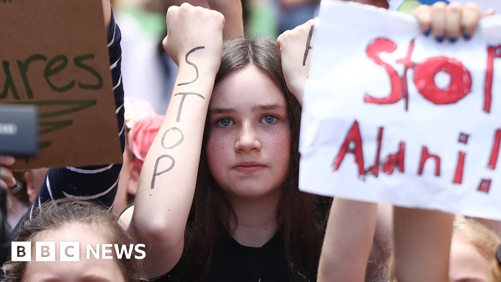 Climate change: Australian students skip school for mass protest Climate change: Australian students skip school for mass protest