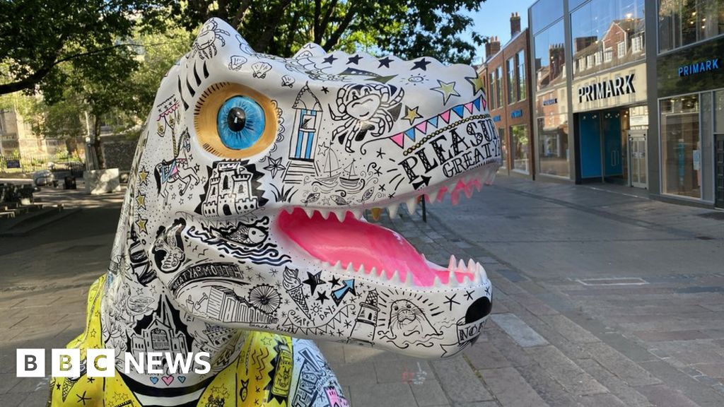 Dinosaur and mammoth trail in Norfolk to raise money for charity - BBC News