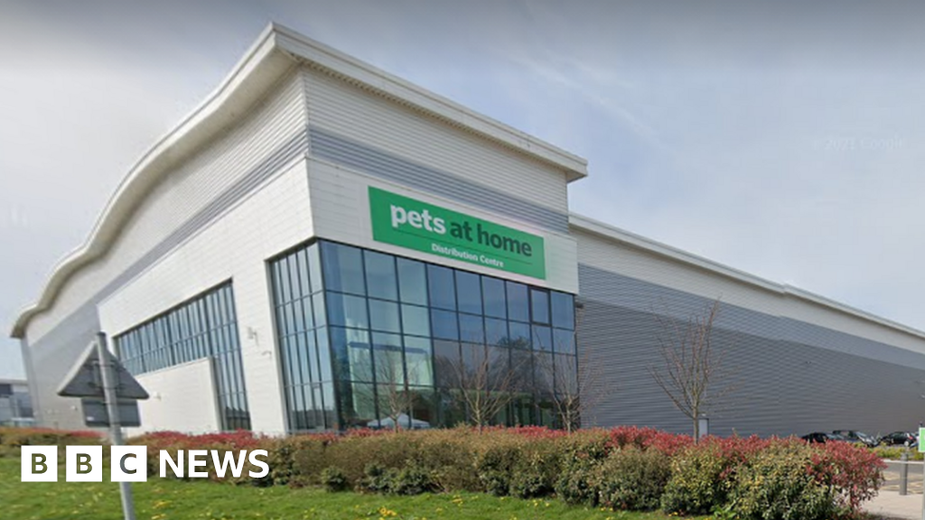 Pets at Home worker dies after Stoke-on-Trent warehouse injury - BBC News