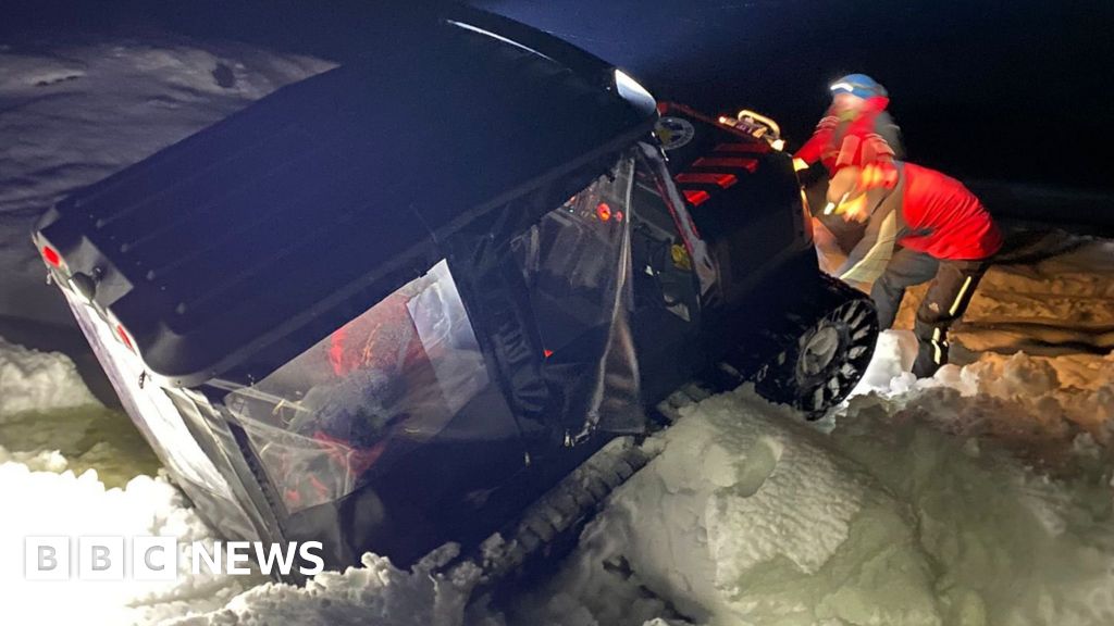 Two-day rescue of exhausted walker in the Cairngorms - BBC News