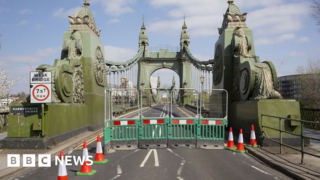 Hammersmith Bridge: New plans to reopen crossing to be submitted - BBC News