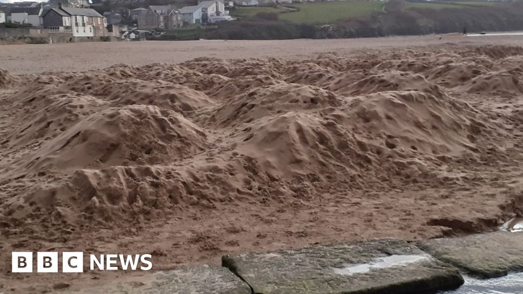 Porth Beach reshaping 'looks like Sahara desert' - BBC News