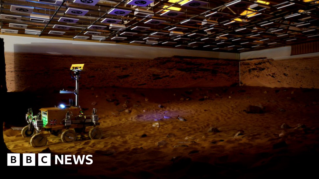Watch Tim Peake control a Mars rover from space - BBC News