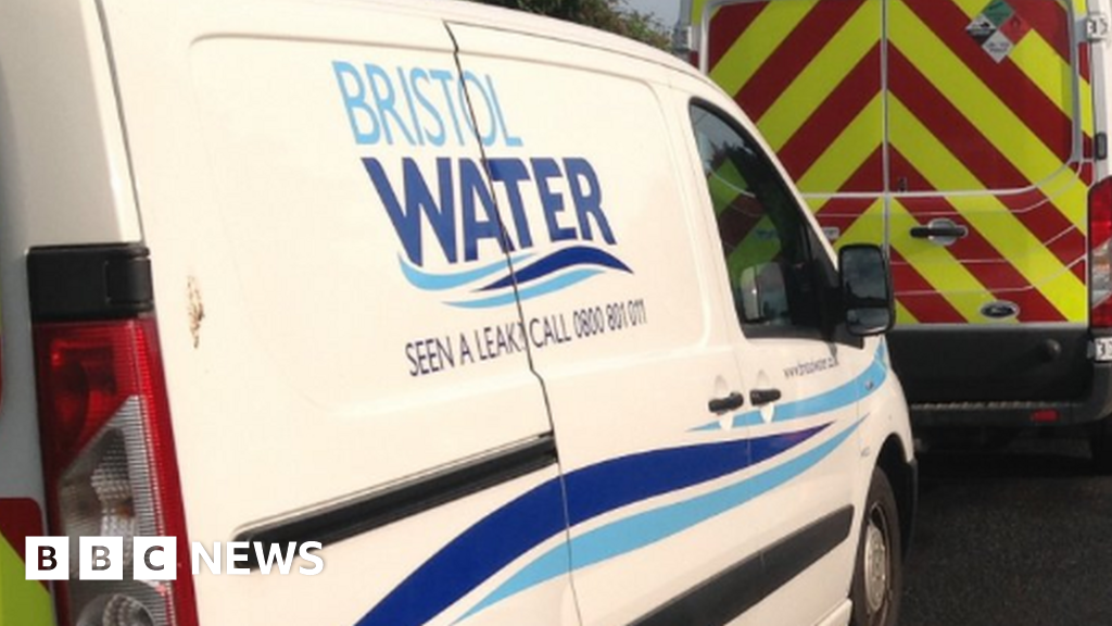Burst pipe in Bristol could leave people with no water - BBC News