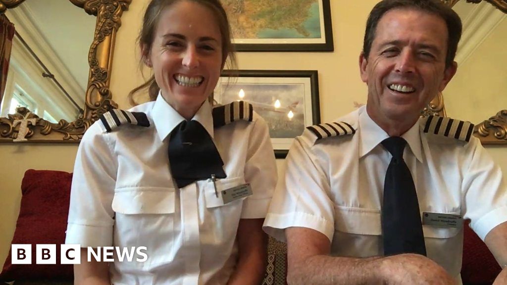 BA father-daughter pilot team share last flight - BBC News