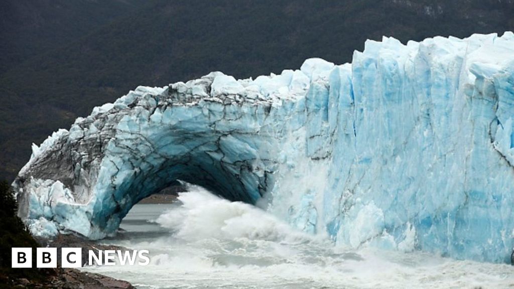 The glacier that keeps collapsing - BBC News