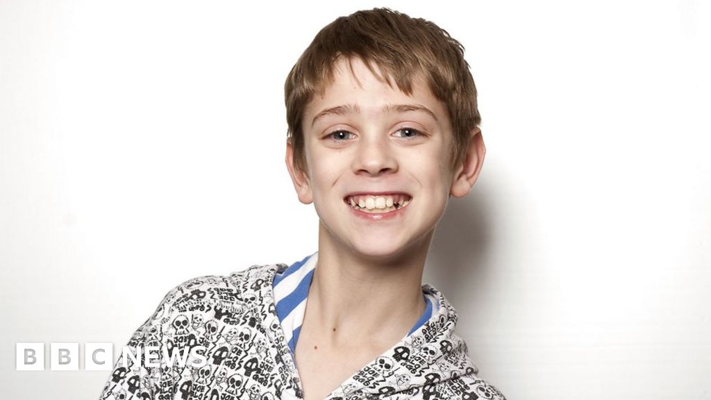 Funeral for artist Alison Lapper's son Parys - BBC News