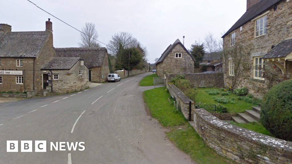 Lower Heyford one-way signs to stop walkers getting too close