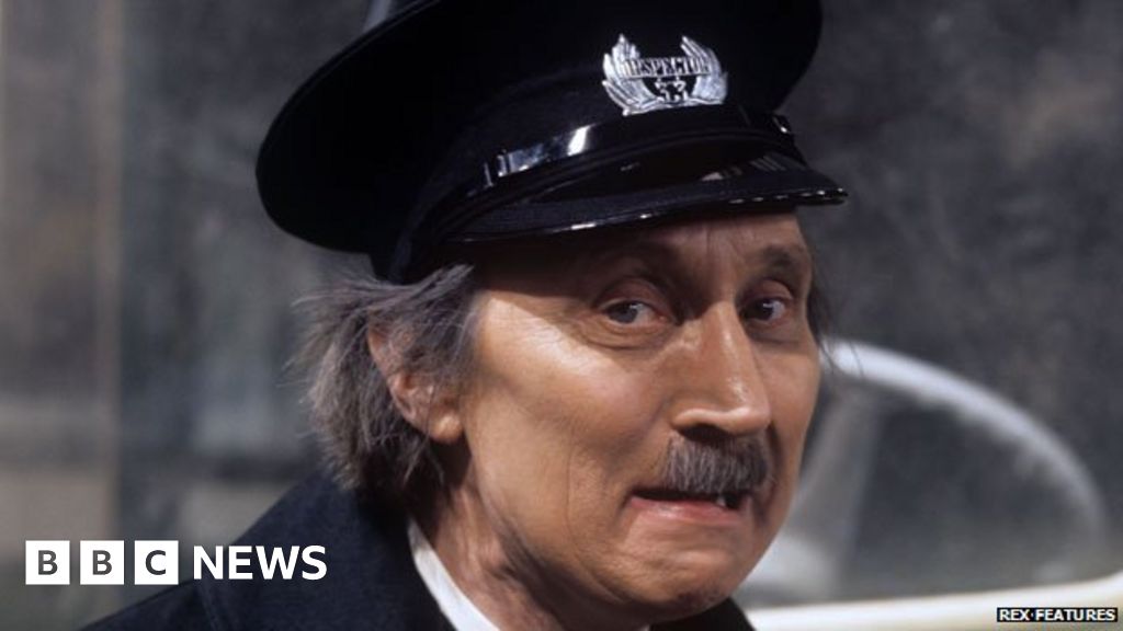 Stephen Lewis, On the Buses' 'Blakey', dies aged 88 - BBC News
