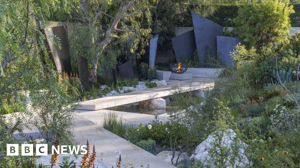 Chelsea Flower Show: Geological garden takes top prize - BBC News