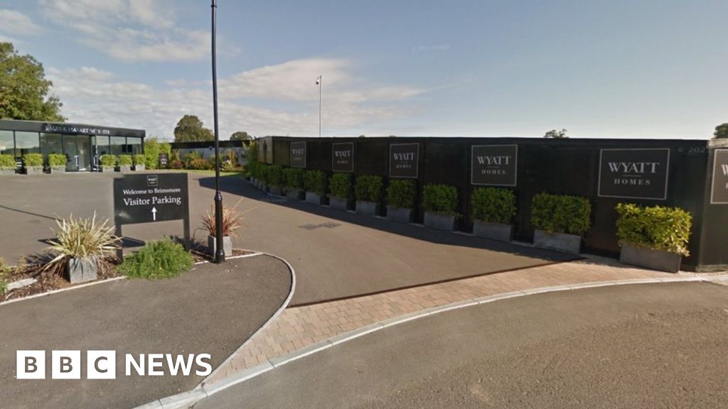 Plans for Yeovil sports grounds and homes given go-ahead - BBC News
